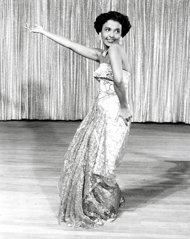 40 Beautiful Photos Of Lena Horne From Between The 1930s And 50s