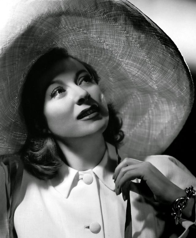 Greer Garson: One of the Most Popular Actresses During WWII ~ Vintage ...