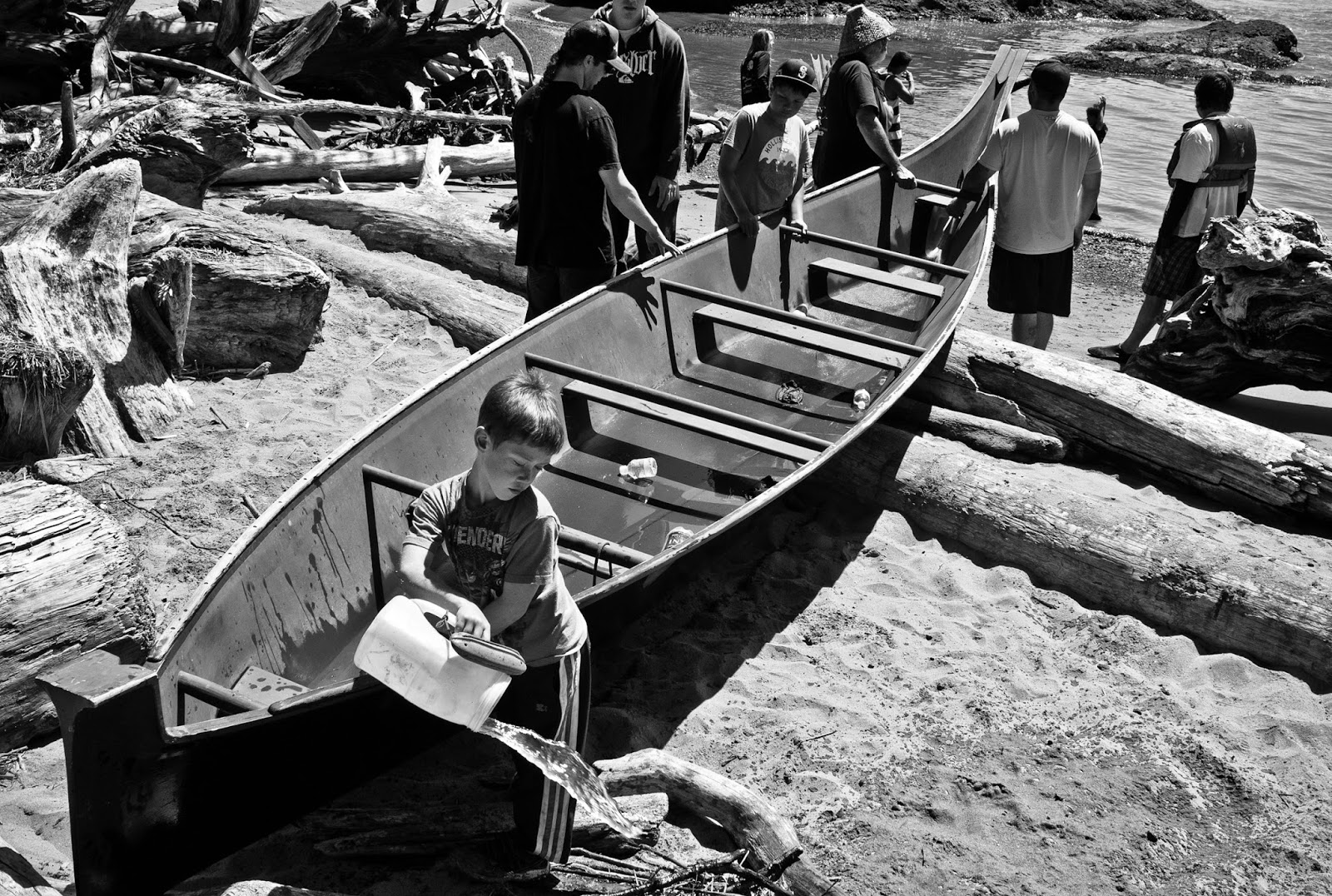 Picture Window photo blog : Intertribal canoe journey lands in Chinook, Wa.