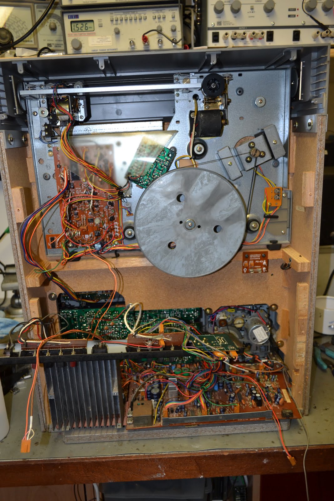 Doz' Blog: Mitsubish MC8000 audio system repairs.