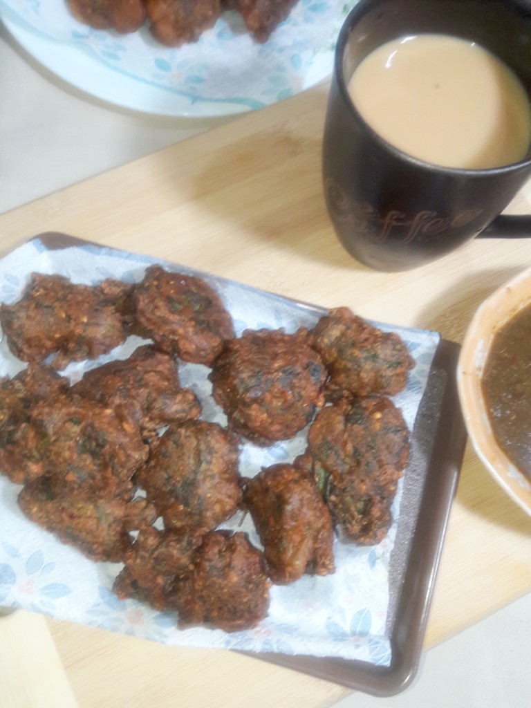 Palak Pakoda Recipe - Yummy Traditional