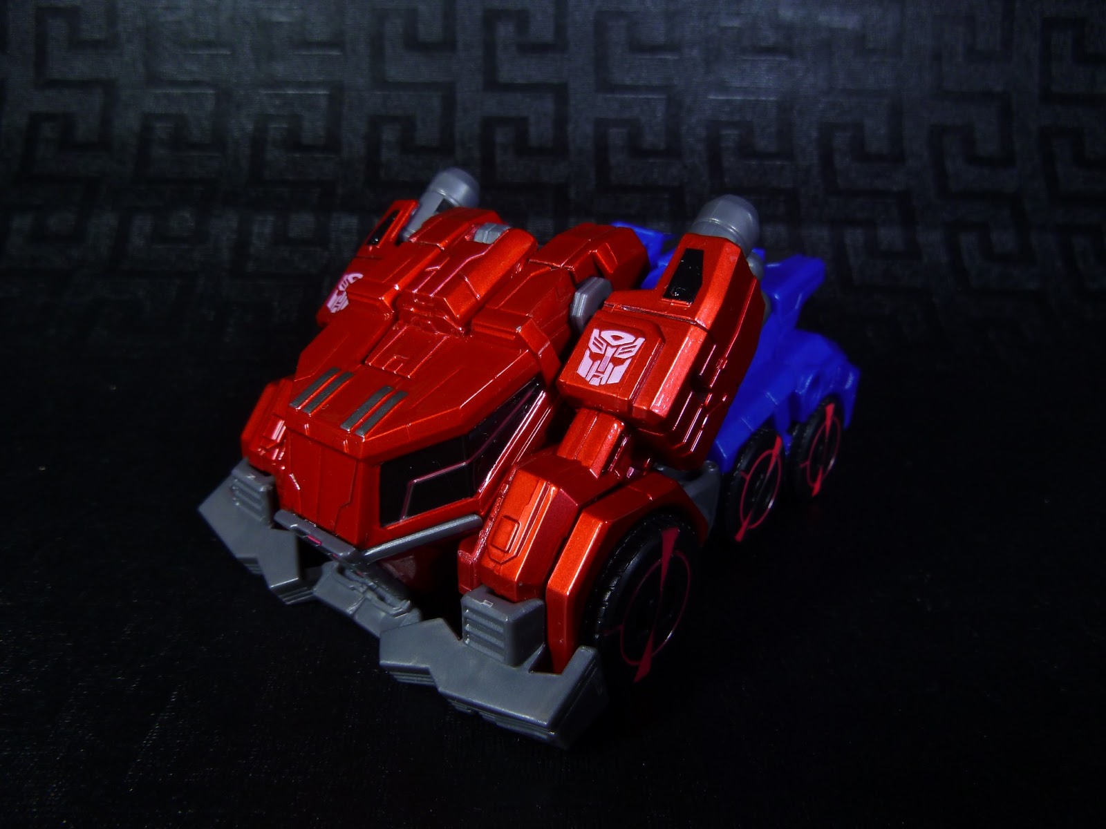 Review: Transformers Generations Optimus Prime | Night's Corner