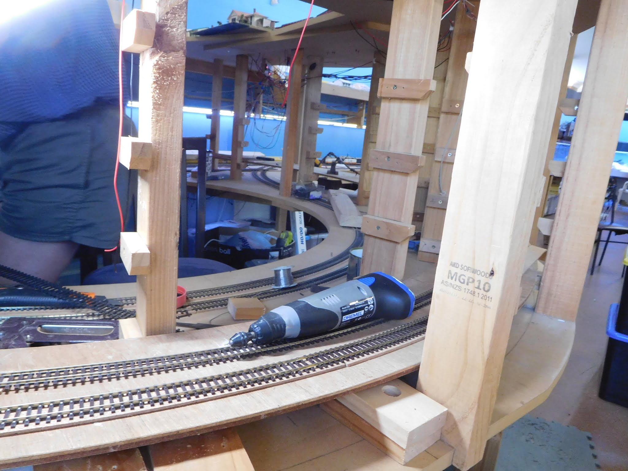 Comtrain goes H0! H0! H0!: 2020_10_23 New Helix track work starts and ...