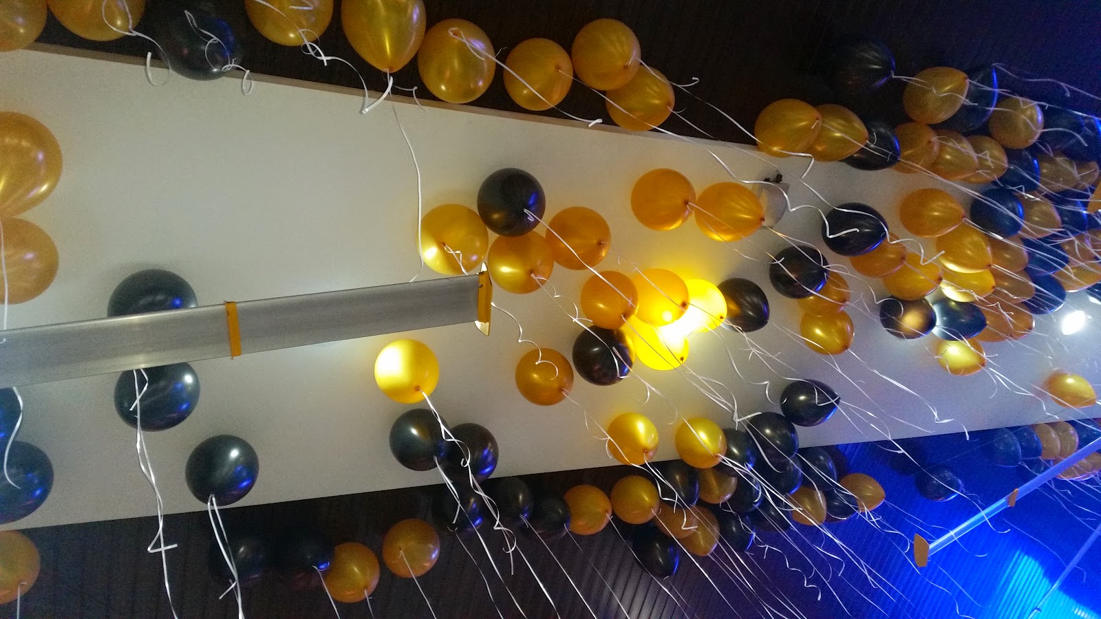 Belon Perasmian : Belon gas helium