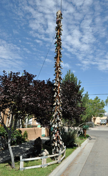 One Dusty Track: Route 66 - High Heeled Shoe Tree