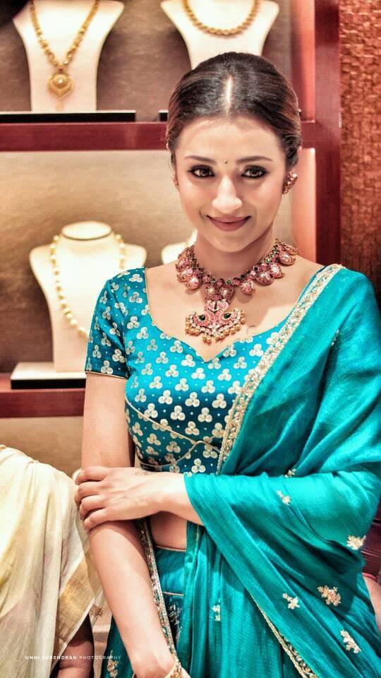 Trisha Krishnan Launches Inaugurated Edimannickal Jewellery Kottayam ...