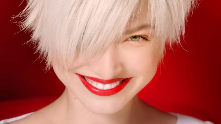 Modella Colgate pubblicità Expert White con modella bionda. Chi è? con ...