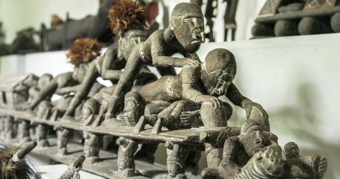 Suku Asmat : Sejarah, Keyakinan, Adat Istiadat, Bahasa, Pakaian Adat ...