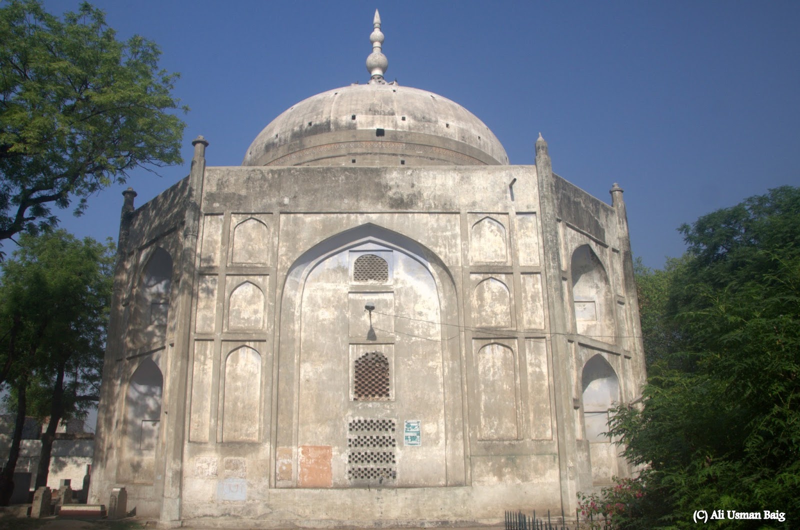 Ali Usman Baig : Khawaja Mehmud's Shrine