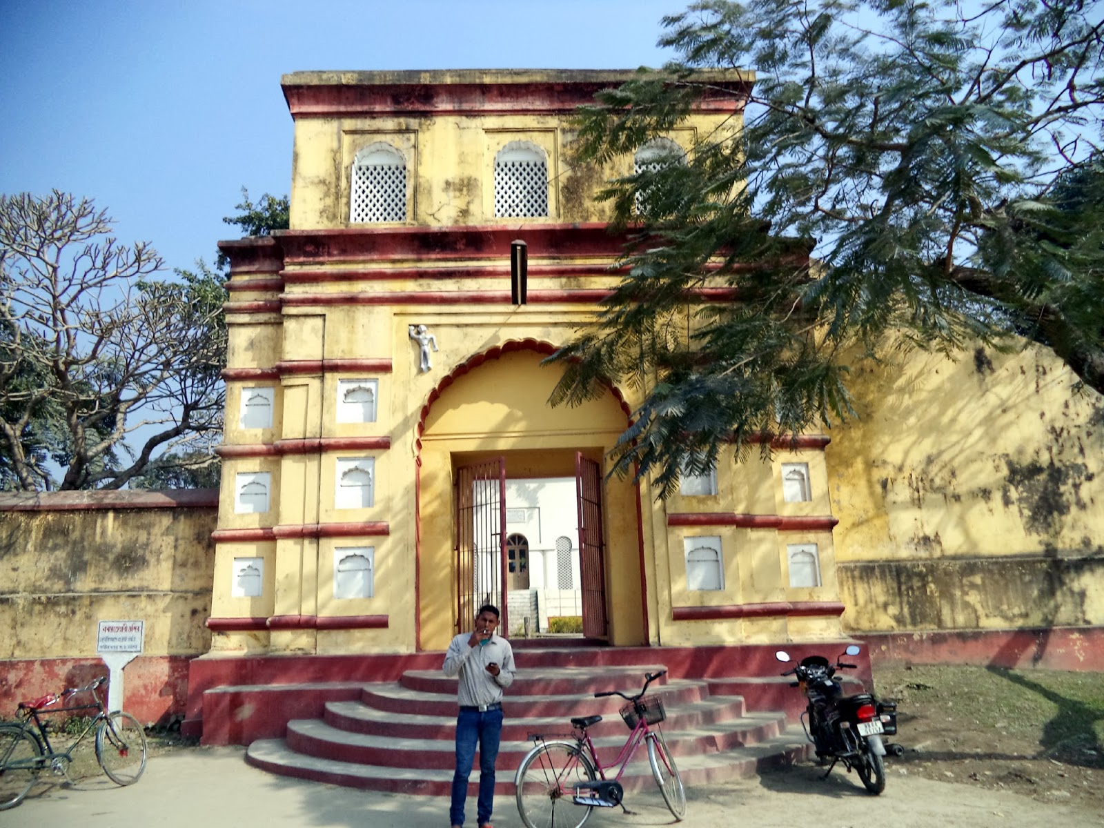 Gosanimari is an Archaeological site ( Rajpat, Kamteswari Temple etc ...