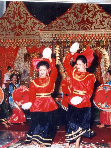TARI PIRING