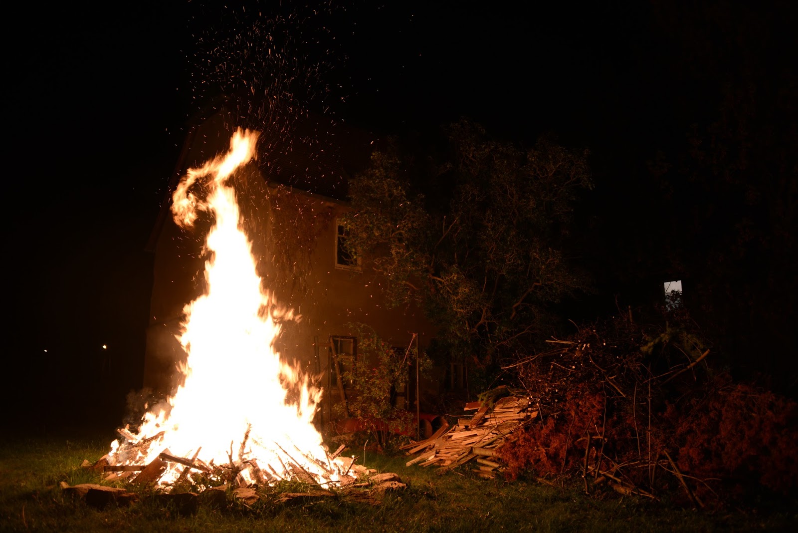 plötzlich in Mötzlich: Es brennt!