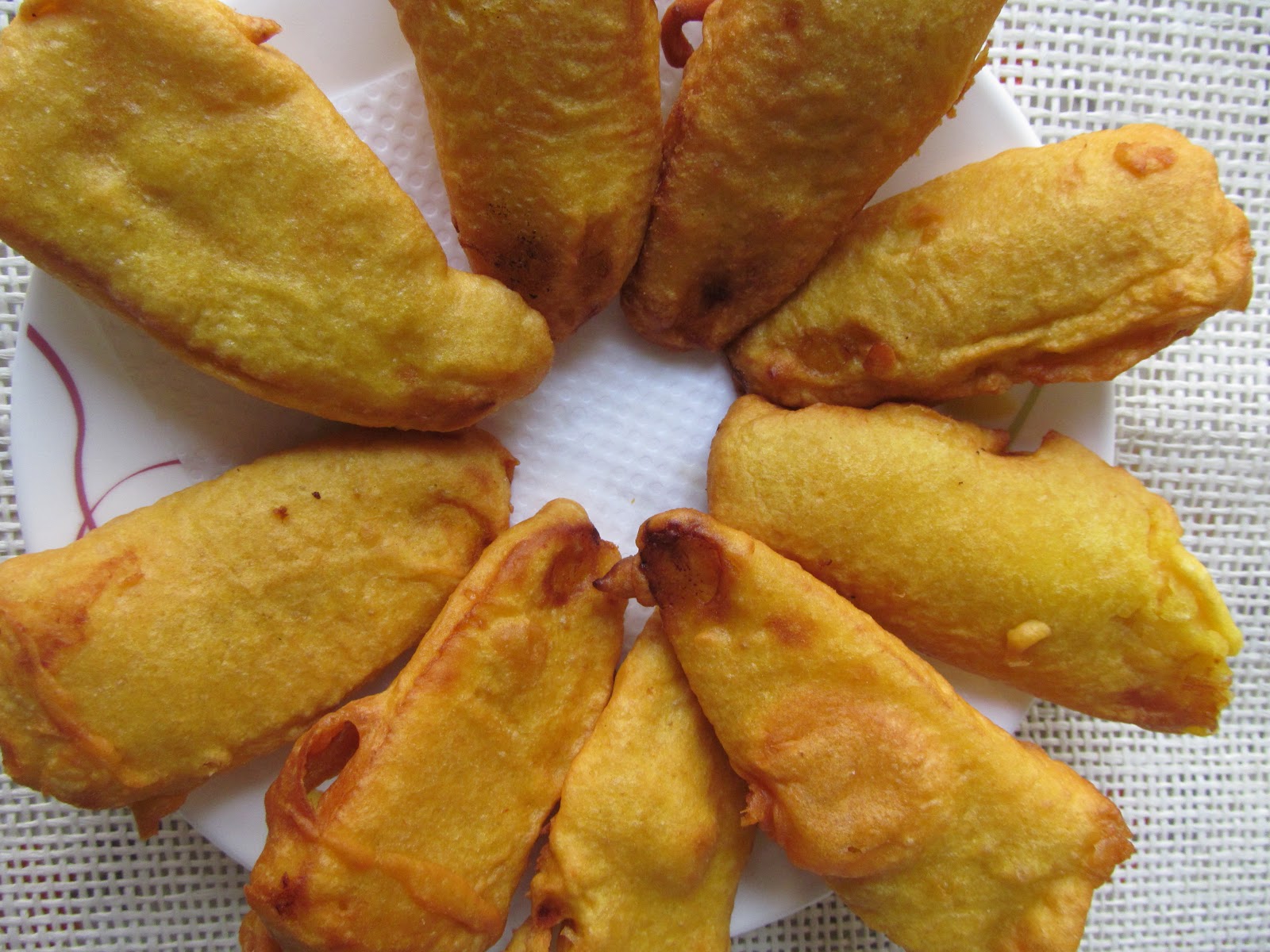 Welicious Delicious: Kerala Pazham Pori/Banana fritters