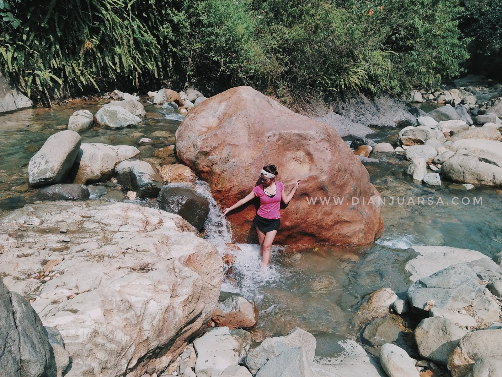 Rute menuju Leuwi Ciung harus melewati beberapa curug yang indah ...