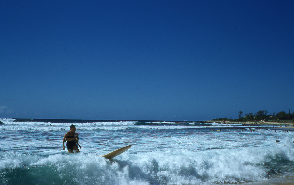 25 Vivid Color Snapshots of Everyday Life in Honolulu during the 1950s ...