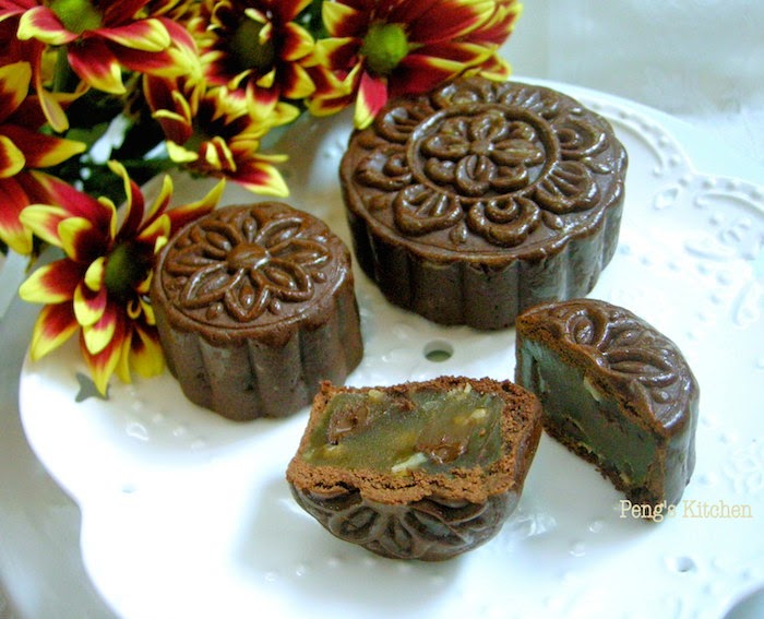 Peng's Kitchen: 巧克力莲蓉月饼 Baked Chocolate Mooncakes