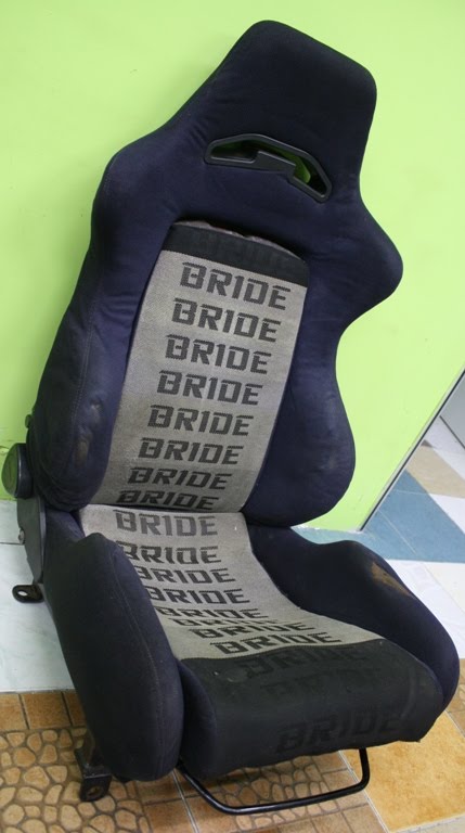 Dingz Garage: Seat Bride