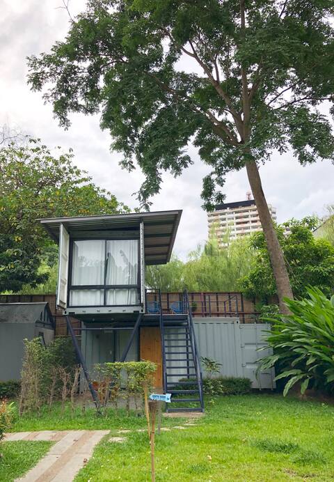 Shipping Container Homes & Buildings: Shipping Container Airbnb House ...