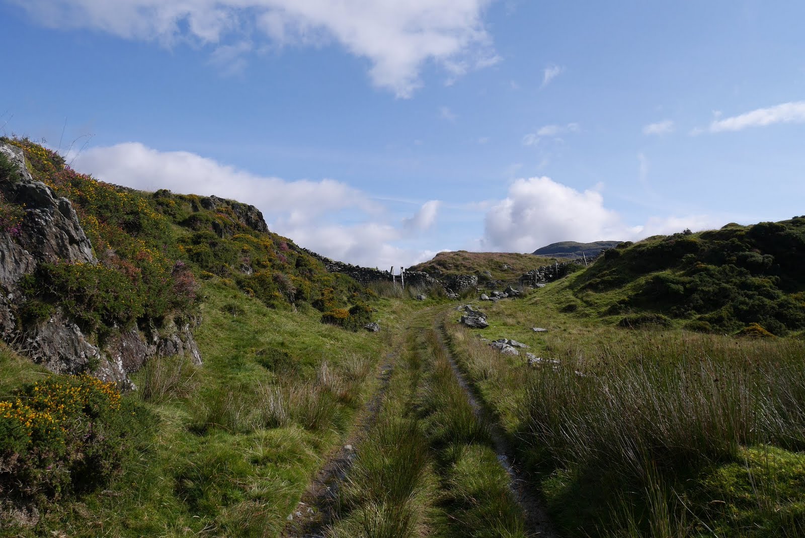 How to walk to the Bryn Cader Faner in wales-Menhir jp