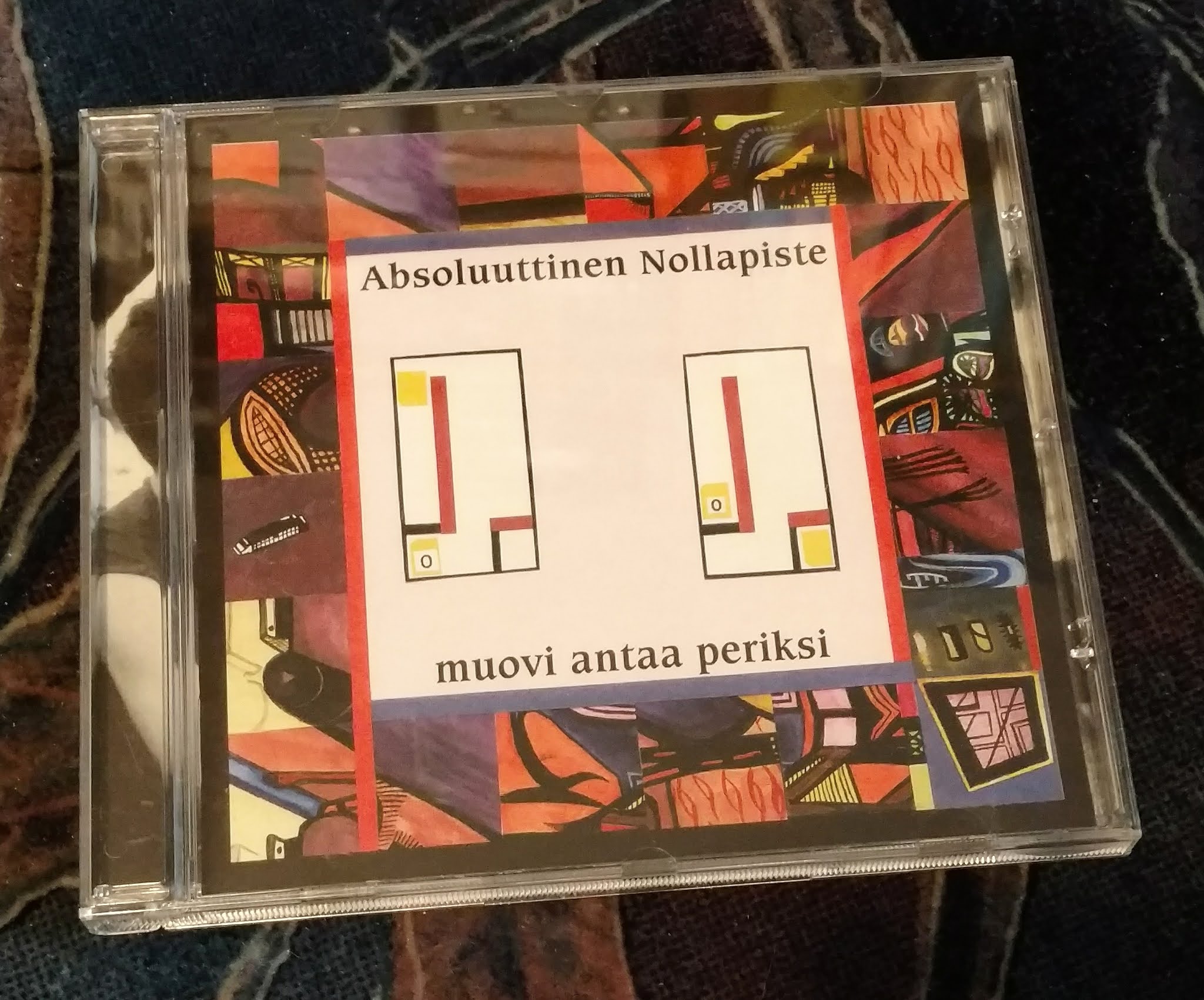 Apulaissheriffi: LEVYT - Absoluuttinen Nollapiste: Muovi Antaa Periksi