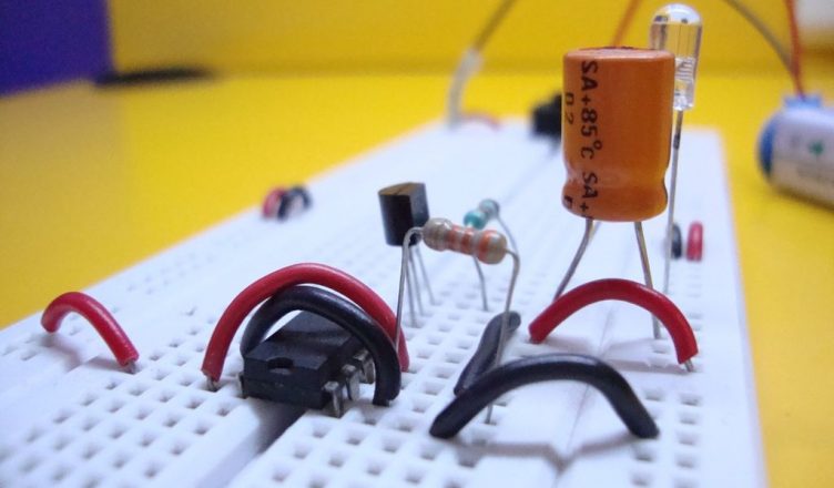 Digital Circuits: Design and Implement 4-bit counter using JK- Flip flop