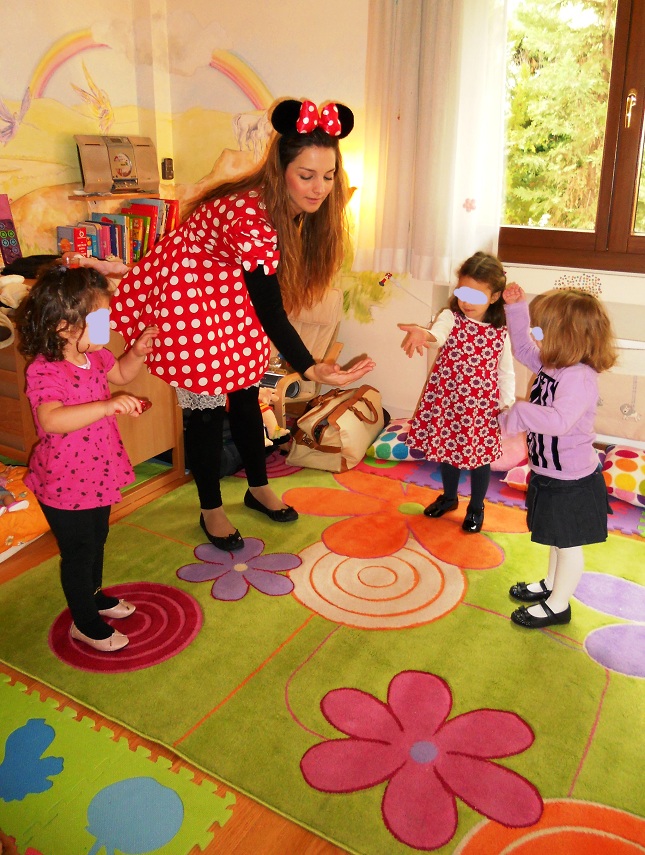 Παιδικά γλέντια!: Η Μinnie Mouse με το ακκορντεον της στο μουσικο ...