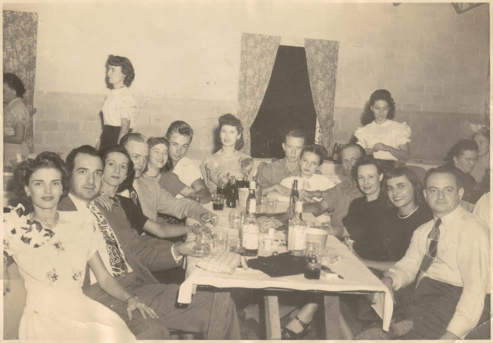 VINTAGE ME: Im invited to a 1940s cocktail party - what to wear!!