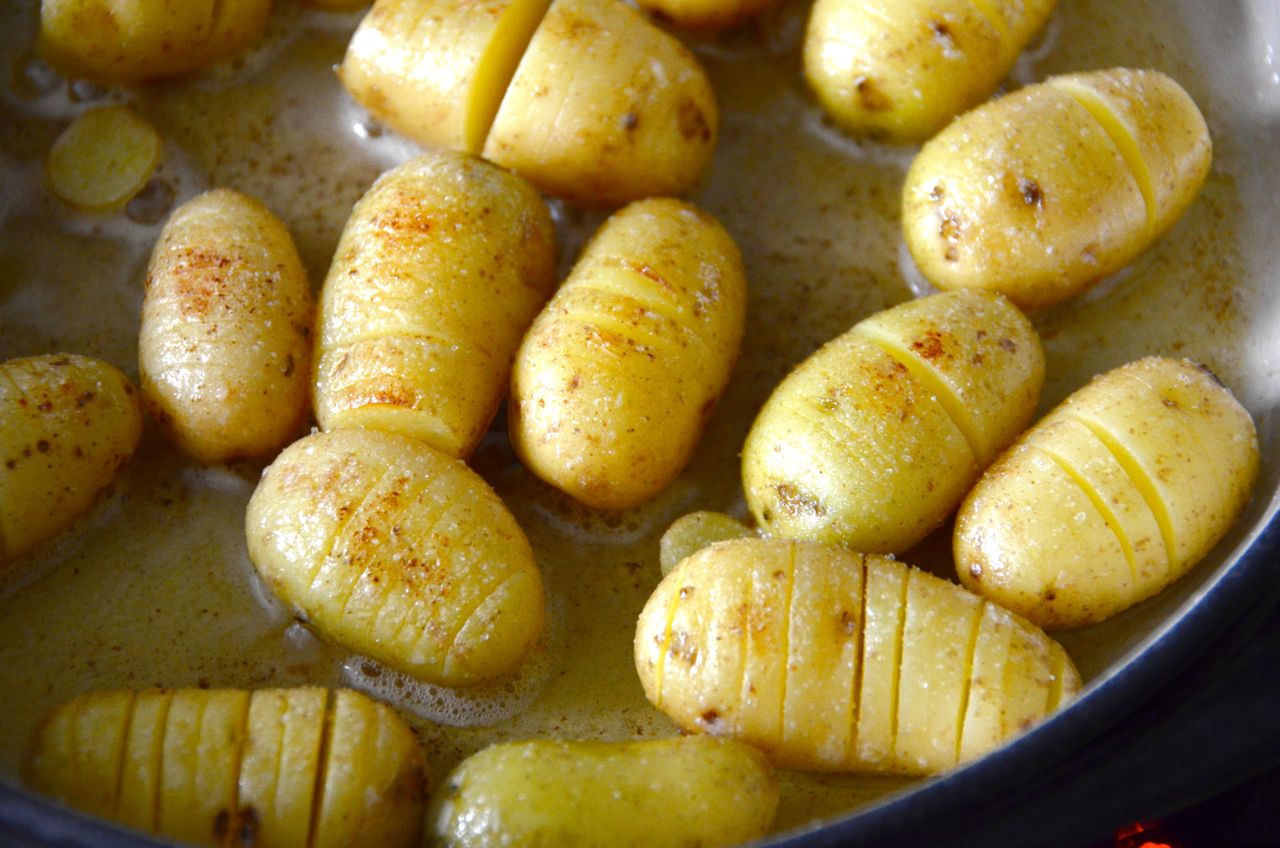 PIZZA FOR BREAKFAST: SPUDS A LITTLE LESS ORDINARY: HASSELBACK POTATOES