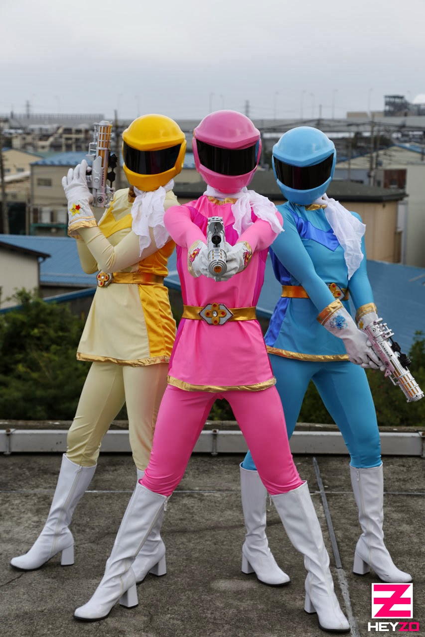 CEWEK JEPANG MULUS HORNY: foto power rangers diperkosa monster