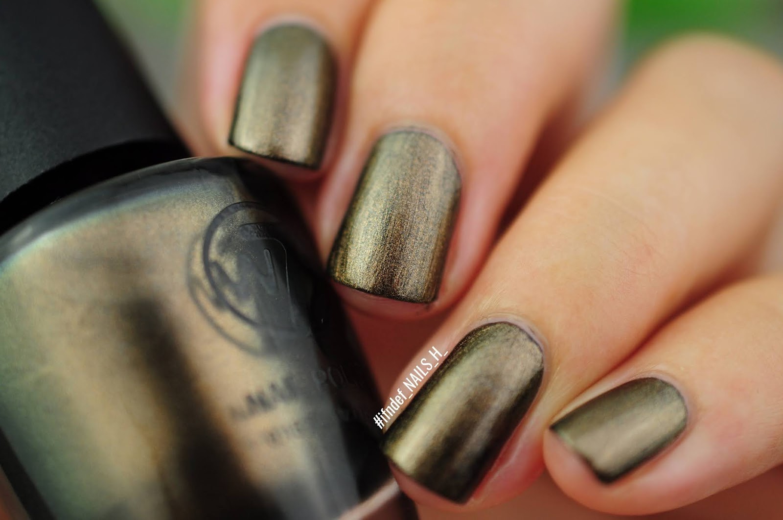 SWATCHES: W7 // Stargazer & Blood Moon | nailPointer*