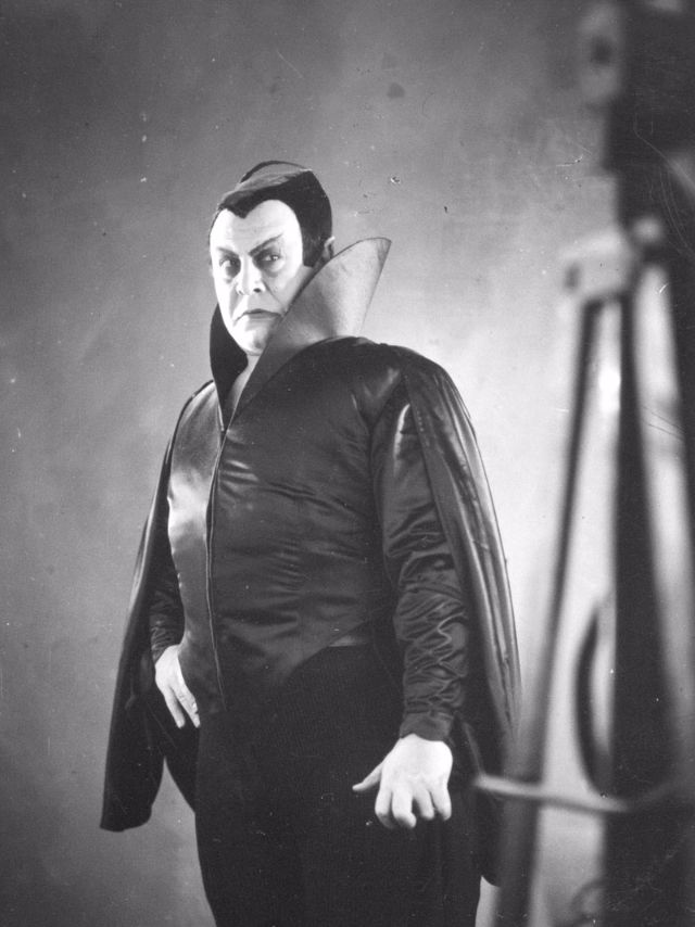 37 Amazing Pictures That Capture the Scenes of 'Faust' Movie in 1926 ...