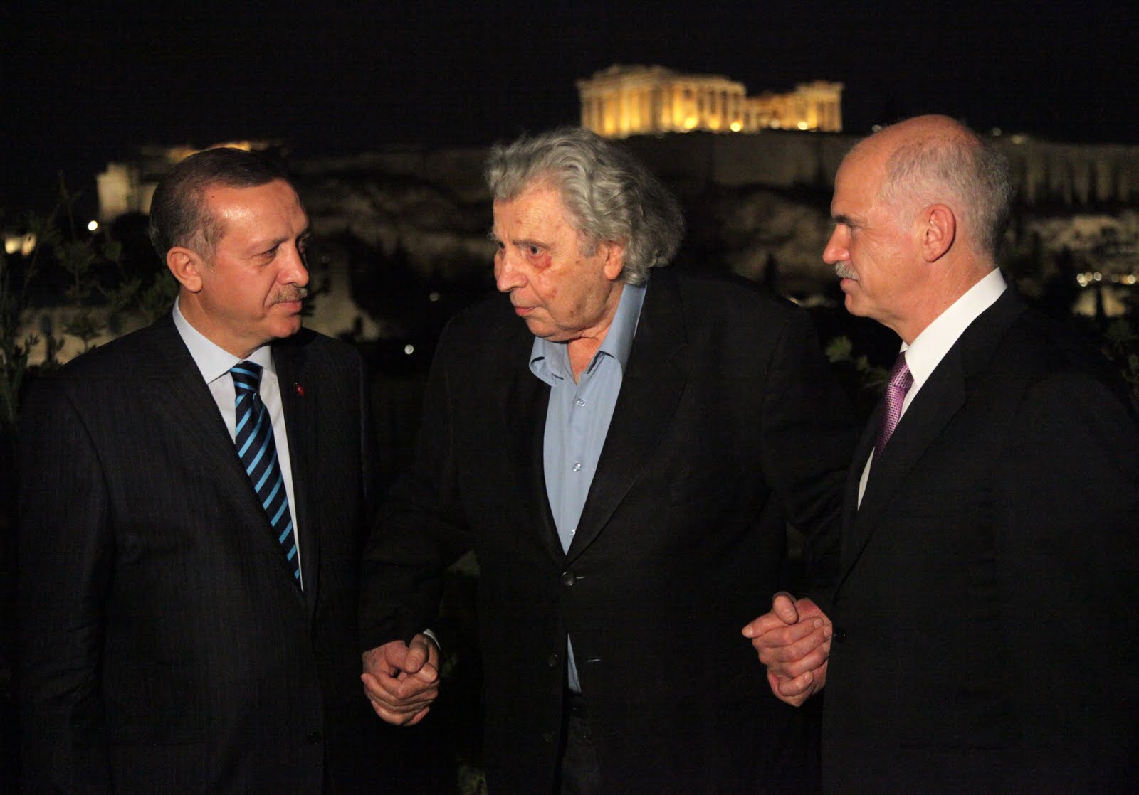 ΕΣΧΑΤΗ ΓΡΑΜΜΗ ΑΝΑΣΧΕΣΕΩΣ: Το βλέμμα τού Γιλντιρίμ προς τον Κ Α Θ Υ Σ Τ ...