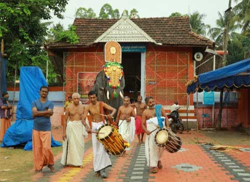 Pisharikkal Bhagavathy Temple Near Chalakudy Railway Station In ...