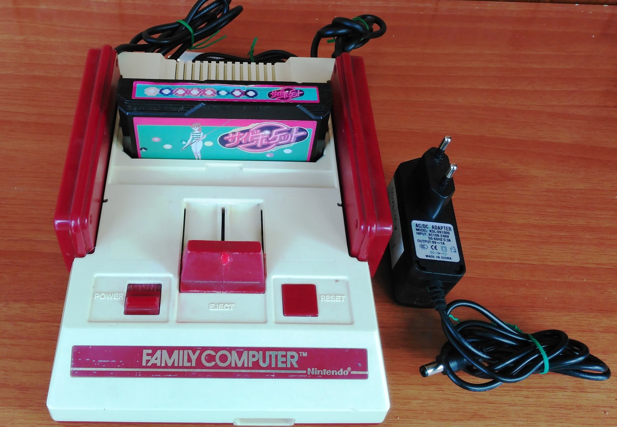 Retro Ordenadores Orty: Consola Nintendo Family Computer (Famicom) (1983)