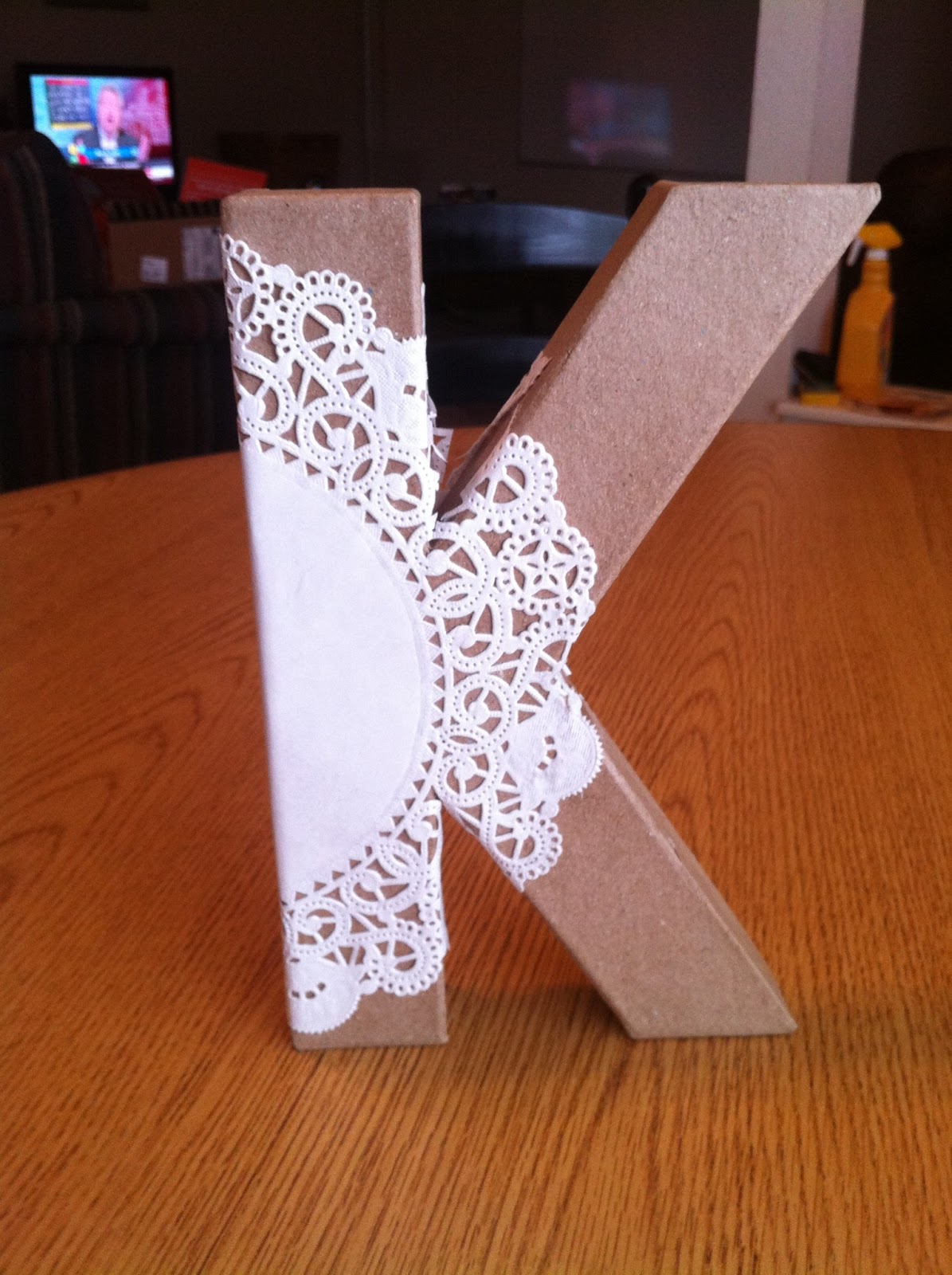kristina in retroworter: Wedding DIY: Cardboard Letters all Laced Up