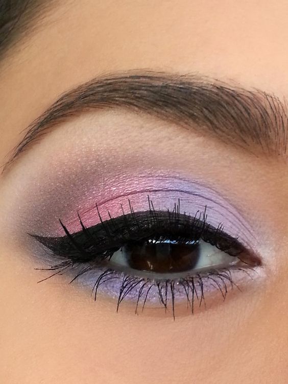 5 Tips on How to Pull Off Colorful Eyeshadow
