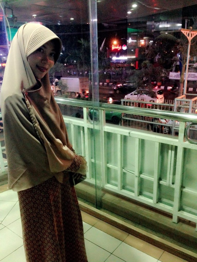 HIJAB SANGEAN YANG DOYAN NYEPONG.