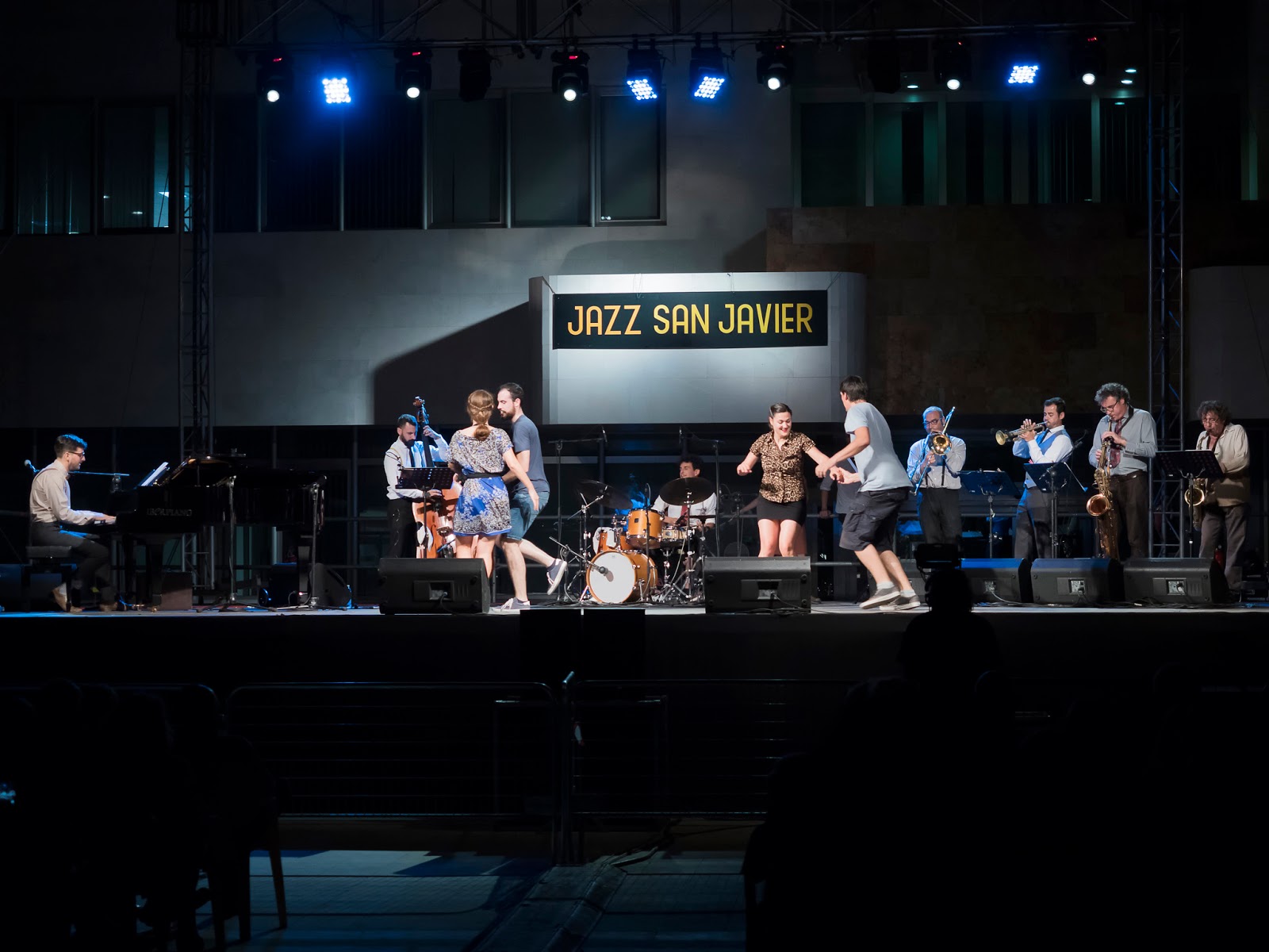 LA LINEA: SWUINGEANDO CON LAS DÓMISOL SISTERS & SEDAJAZZ SWING BROTHERS