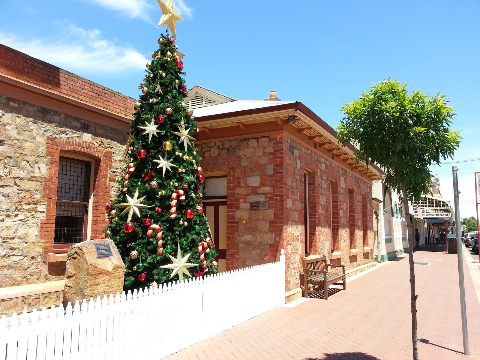 The REAL Voice of York, Western Australia: NEWSFLASH: CHRISTMAS TREE IN ...