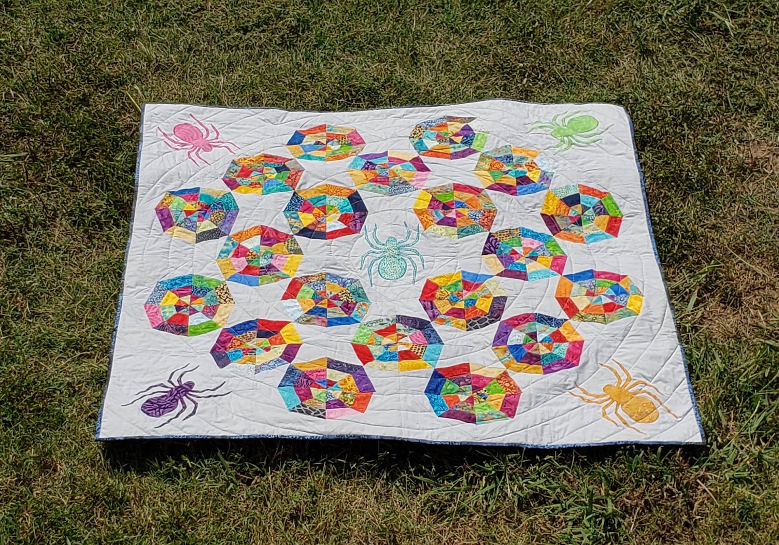 The Darling Dogwood: Scraptastic Spider Quilt: Child's Play
