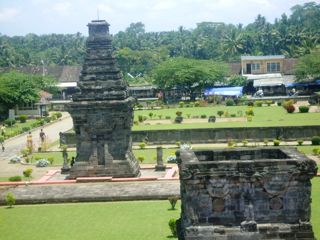 phenomenon of penataran temple - most temple