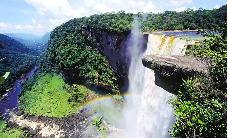 Moviéndose Por el mundo : Las Guayanas, Surinam