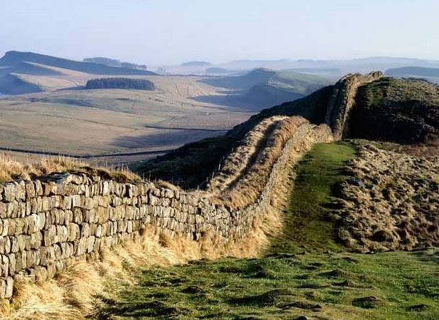 Tembok Raksasa Bersejarah yang Masih Berdiri Megah Hingga Sekarang ...