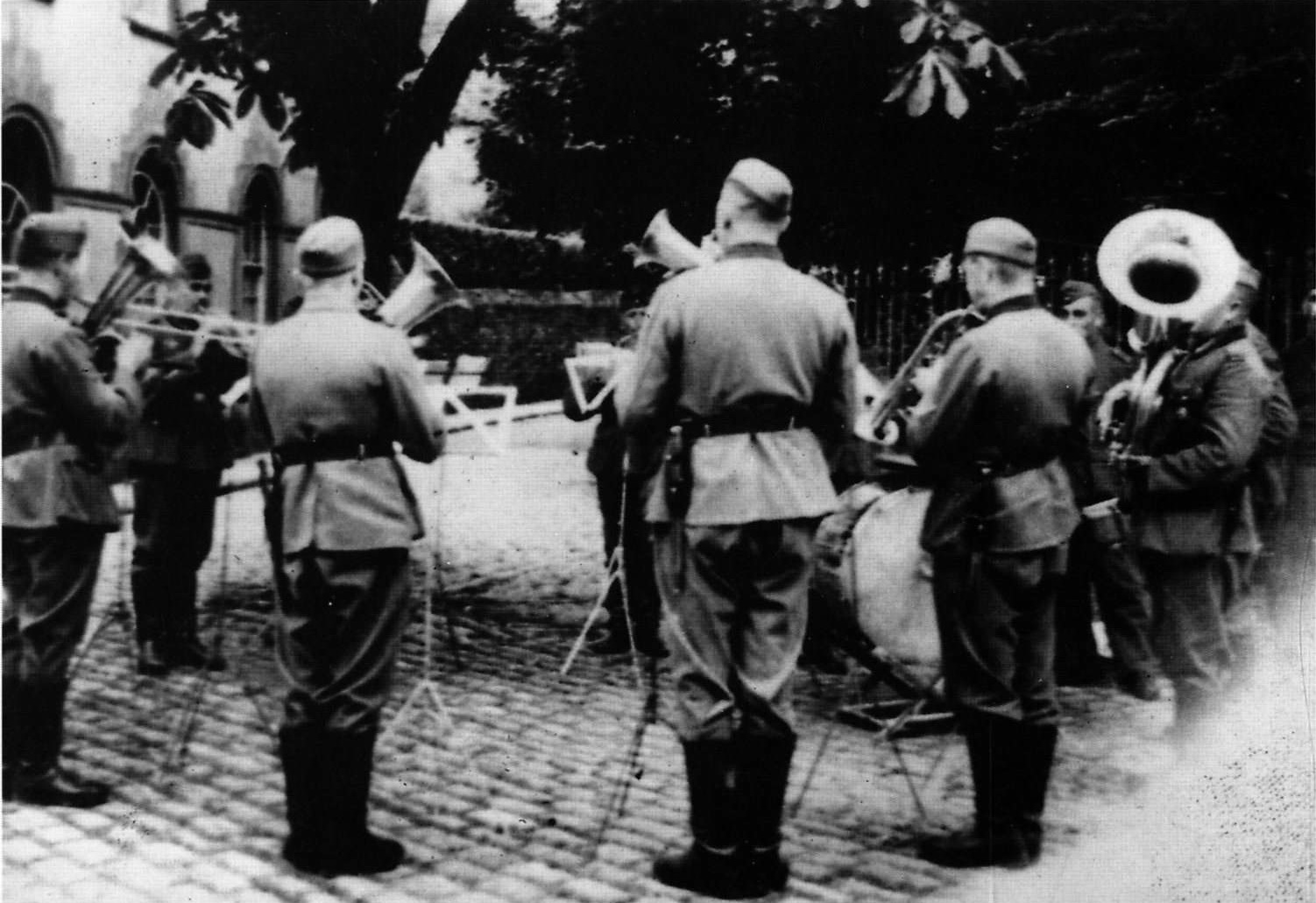 NAZI JERMAN: Foto Korps Musik Wehrmacht dan Nazi (Musikzug)