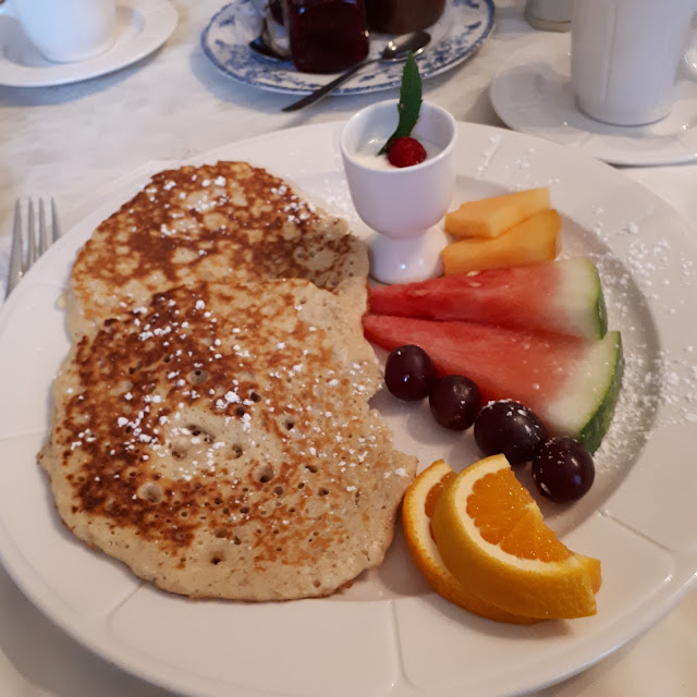 Thelma's Days: Breakfast At The Hamilton Manor