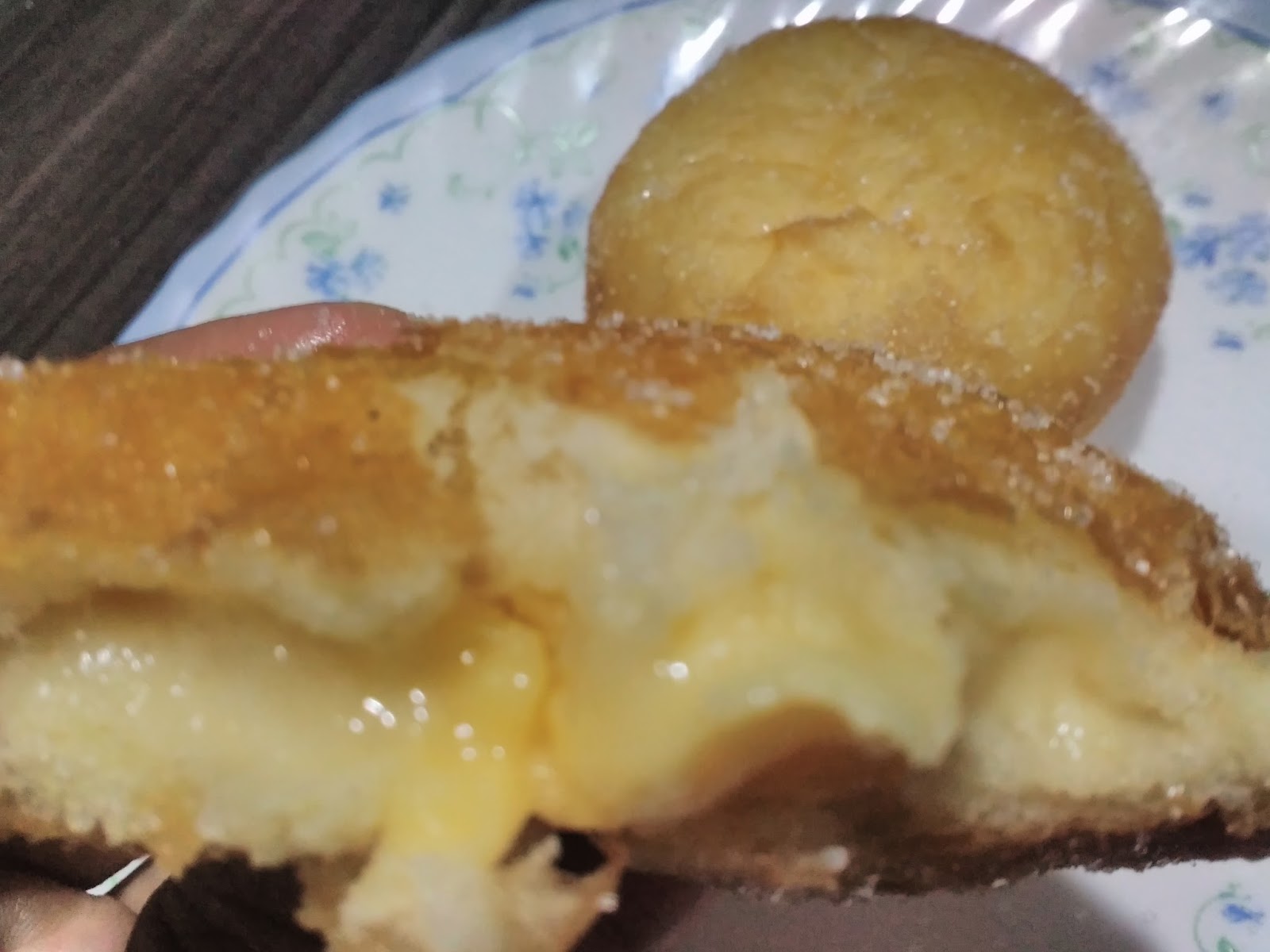 Dapur Cempakasari: Donat Cheese Leleh yang Lembut