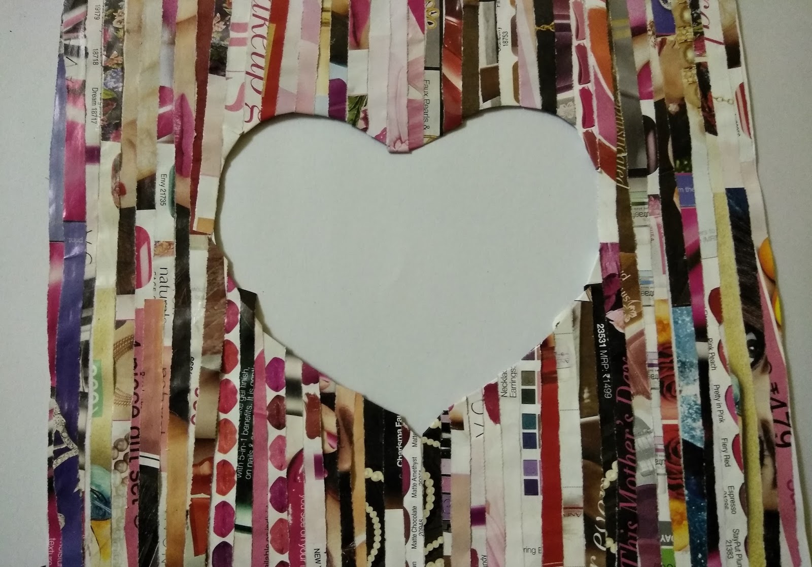 PEARLSPRETTYCRAFTS: DIY : Recycle old magazines into something creative :)