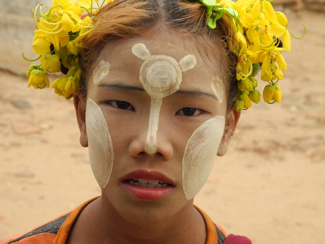 brooklyn lakwachera: Myanmar Makeup