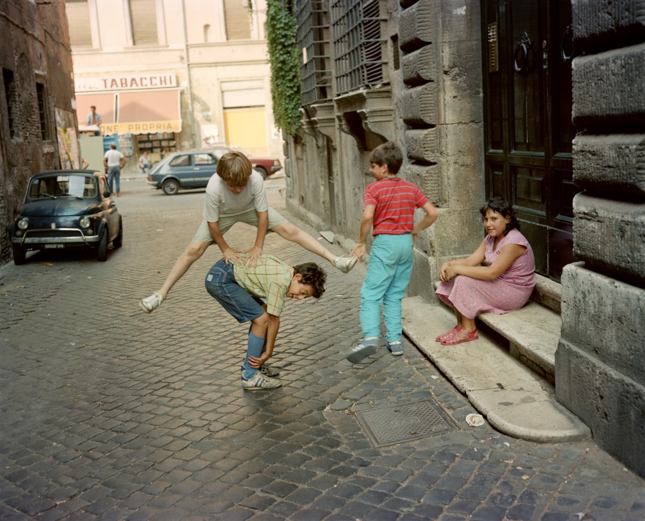 15 Wonderful Color Photographs Captured Everyday Life in Italy in the ...