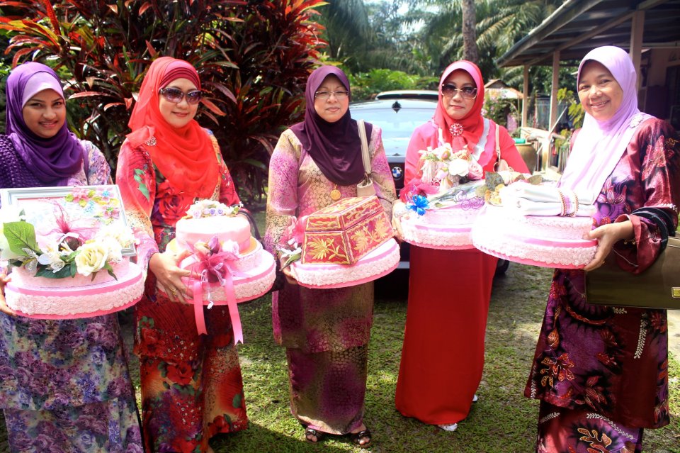 Jari Intanku..: IKUT ROMBONGAN MERISIK & MEMINANG...